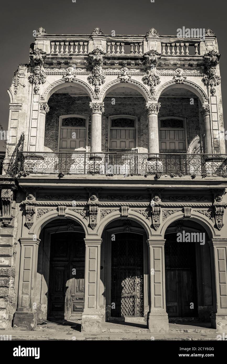 Run-down beautiful colonial house on Paseo del Prado (Paseo de Marti ...