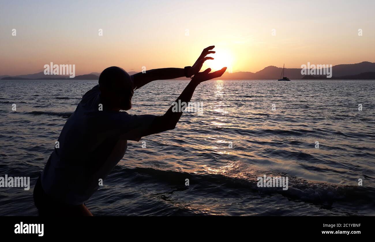 Shadow hands circle hi-res stock photography and images - Alamy