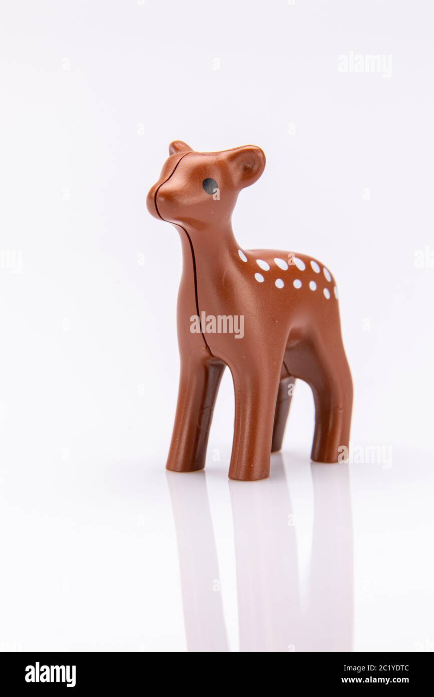 Fawn statue hi-res stock photography and images - Alamy