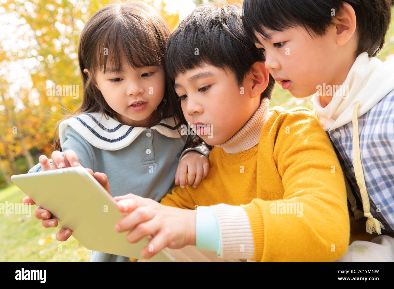 The children see the tablet Stock Photo - Alamy