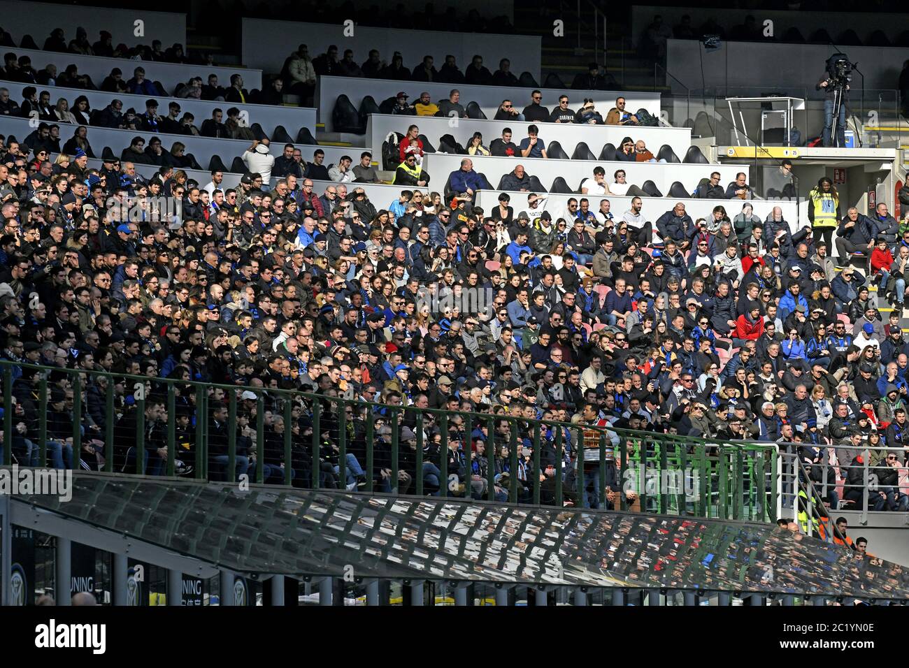 Stadium seats fans hi-res stock photography and images - Alamy
