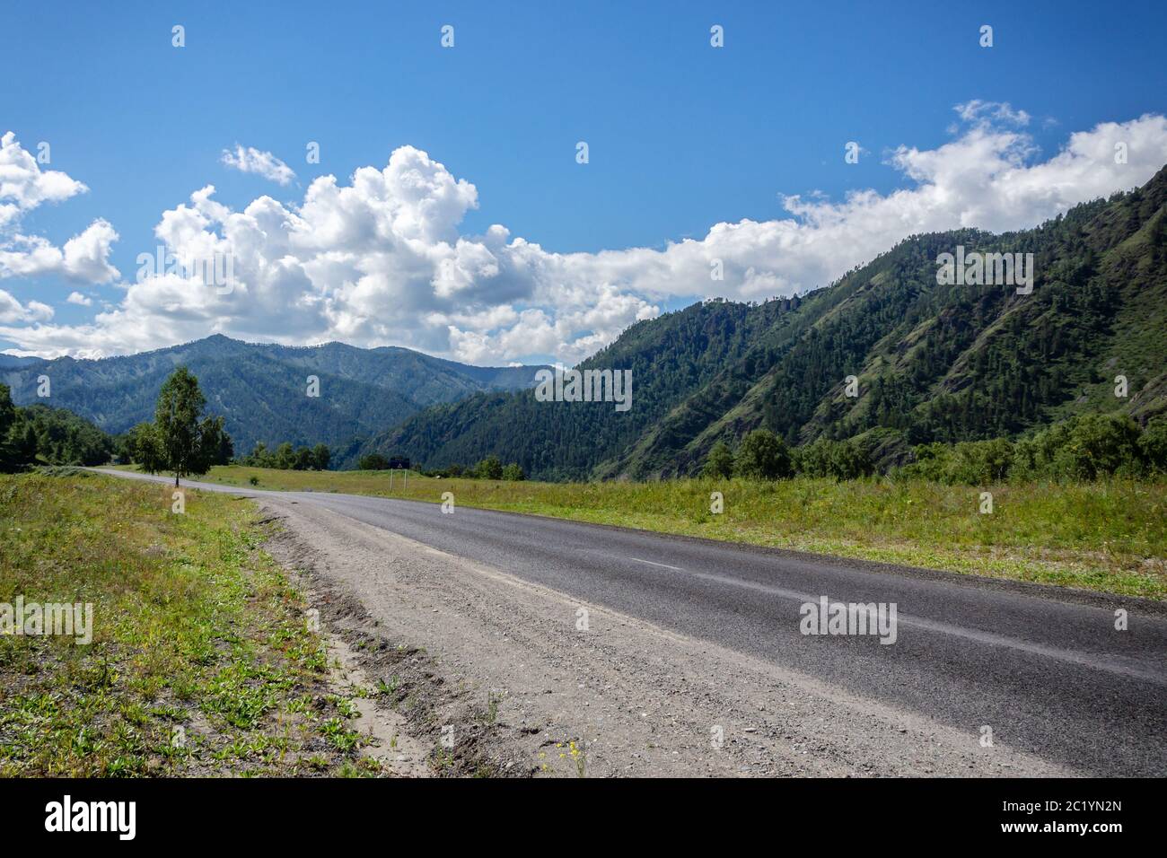 Summer road hi-res stock photography and images - Alamy