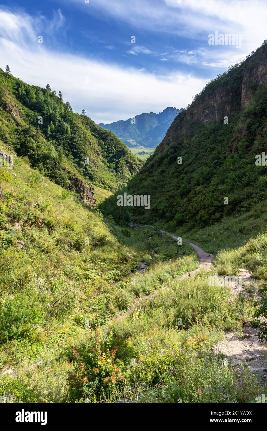Sea view path mountains hi-res stock photography and images - Alamy