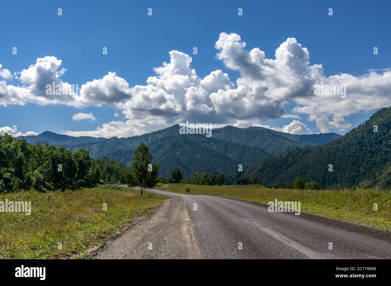 Summer road hi-res stock photography and images - Alamy