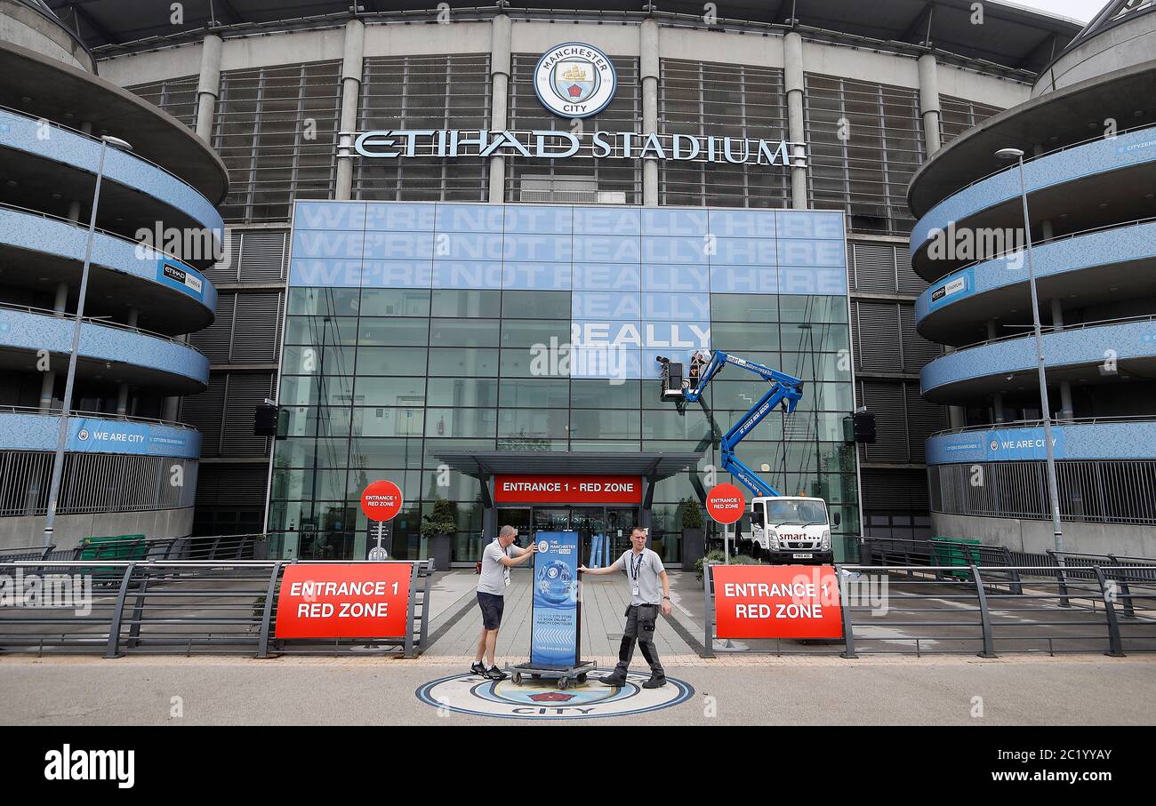 Etihad stadium night hi-res stock photography and images - Alamy