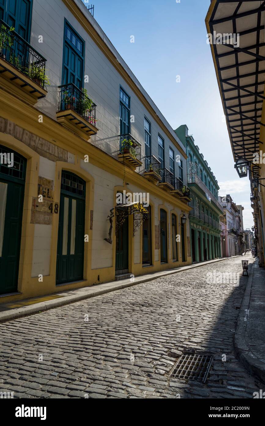 Beautiful Spanish colonial style street in the Old City Centre, Havana ...