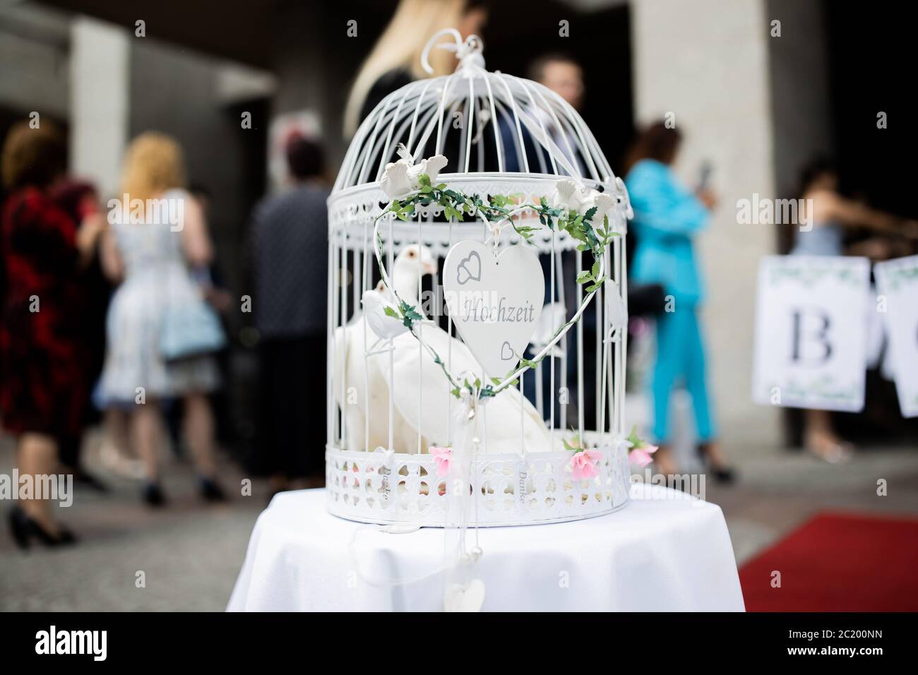 Doves with wedding rings hi-res stock photography and images - Alamy
