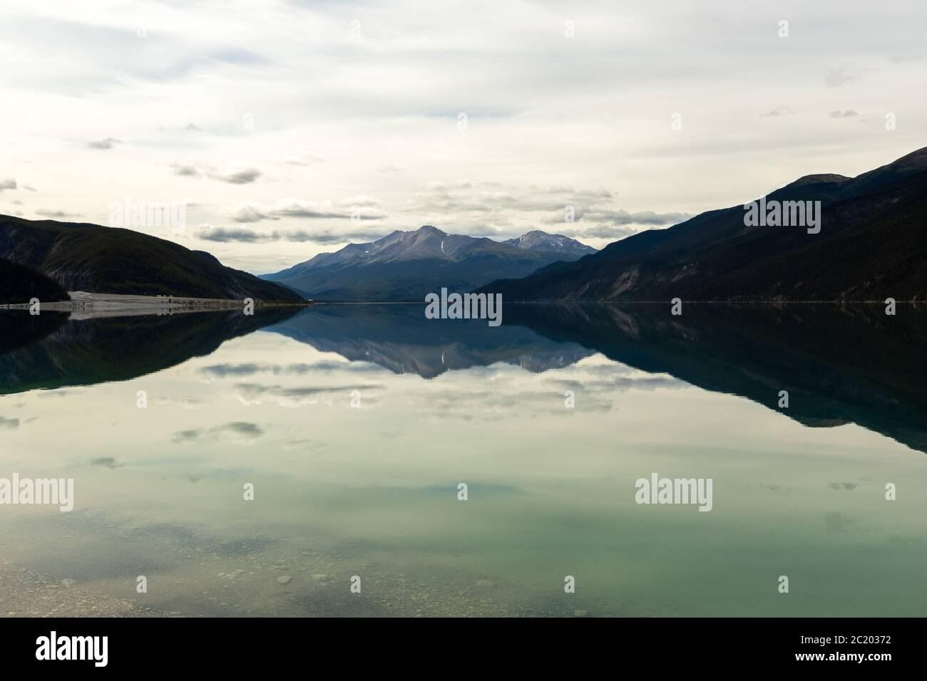 Muncho lake hi-res stock photography and images - Alamy