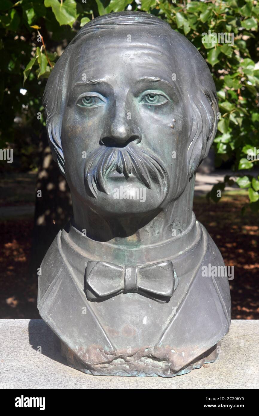 Theodor fontane statue hi-res stock photography and images - Alamy