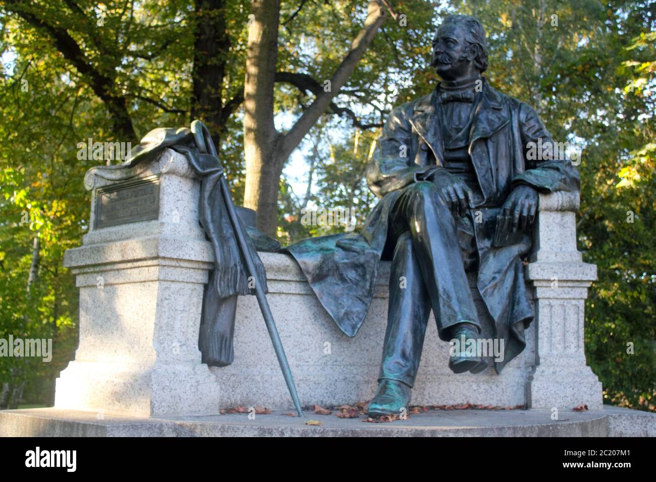 Theodor fontane statue hi-res stock photography and images - Alamy