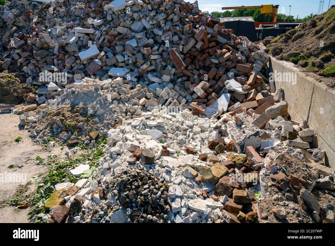 Loads of rubbish hi-res stock photography and images - Alamy