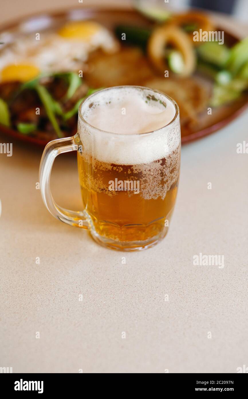 Beer vertical hi-res stock photography and images - Alamy