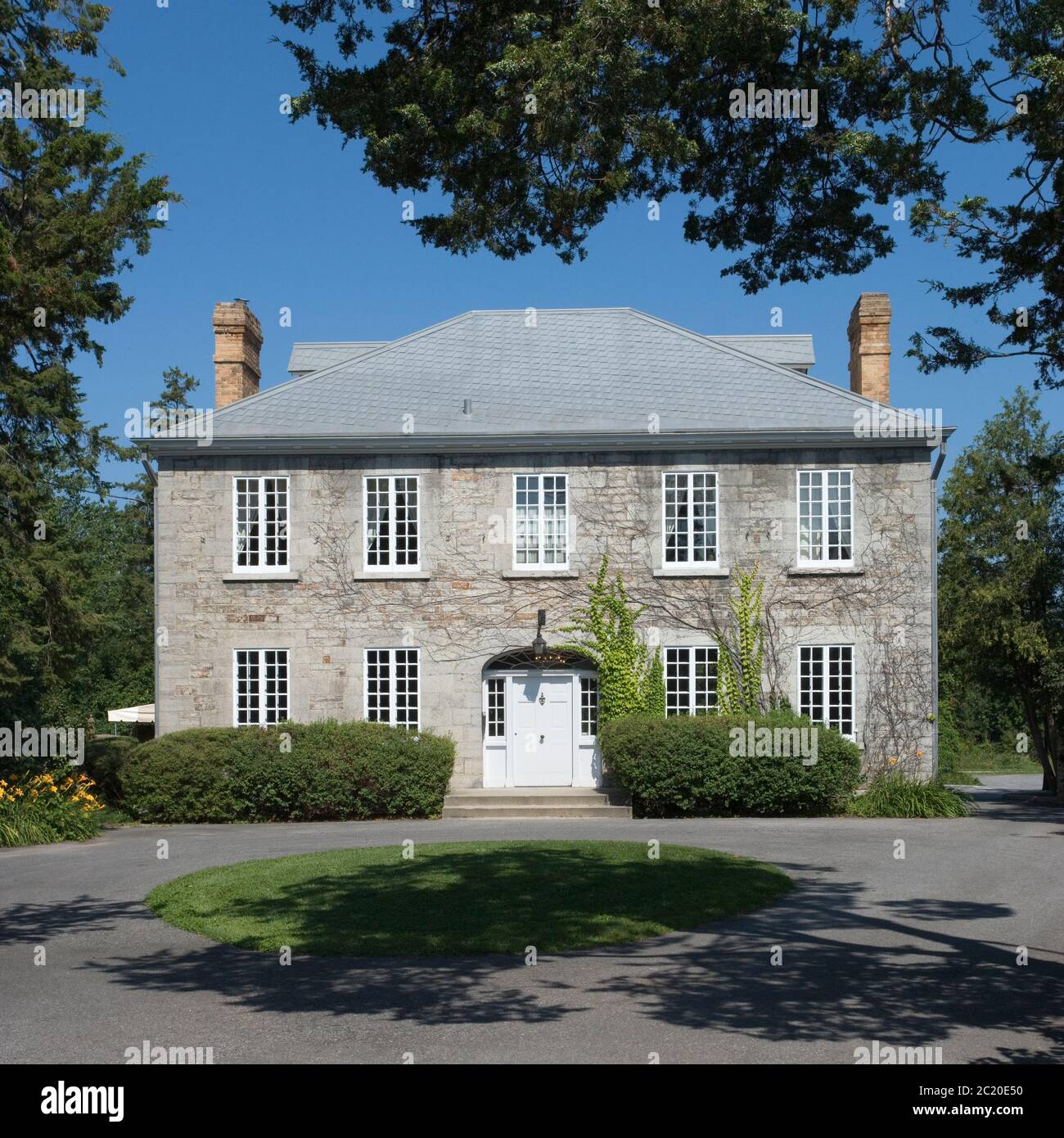 Front view of a well preserved Manor House Stock Photo - Alamy