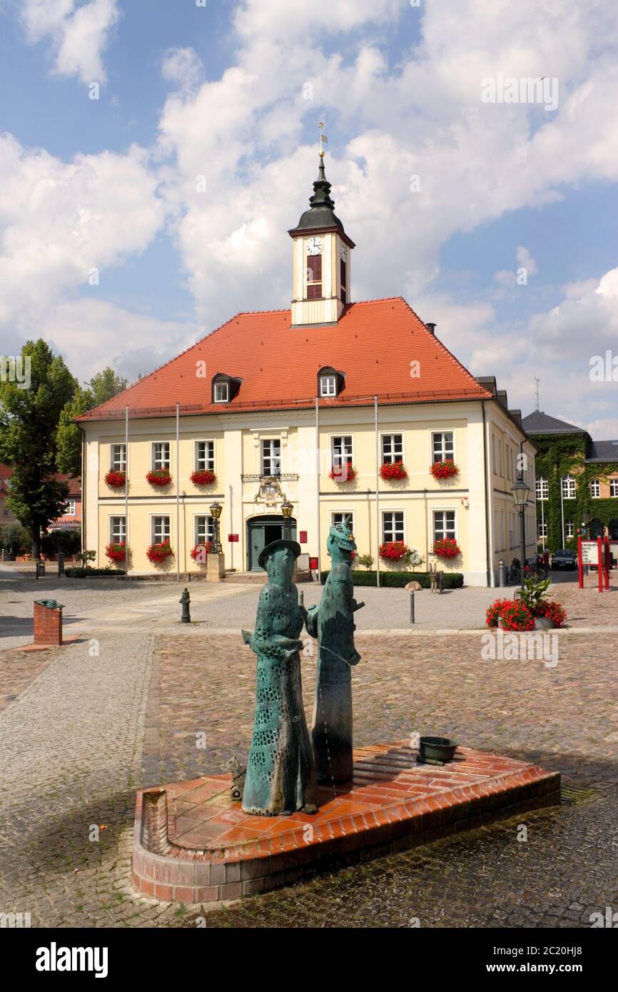 Fountain in front of town hall Stock Photo - Alamy