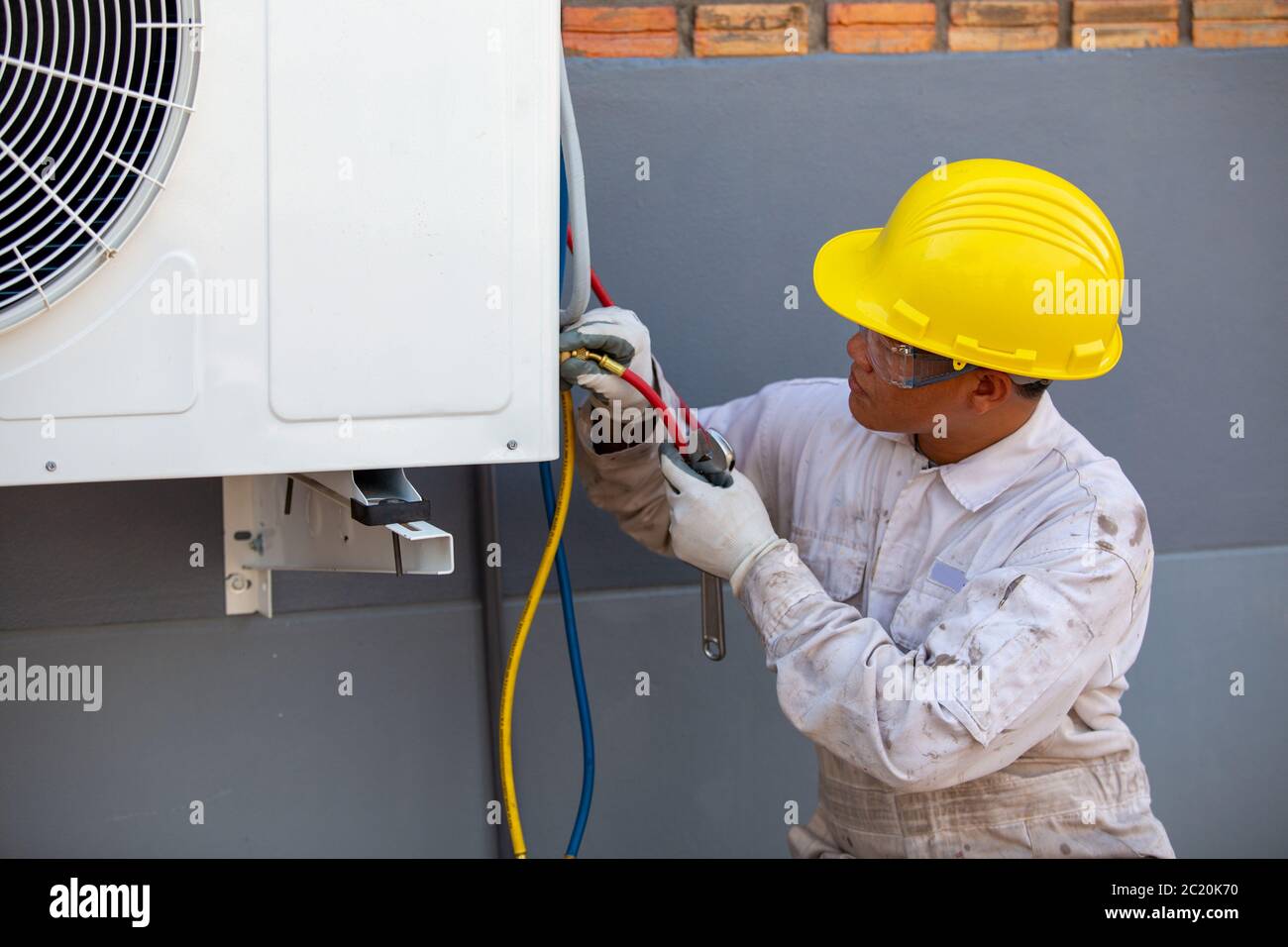 Install installing installation hi-res stock photography and images - Alamy