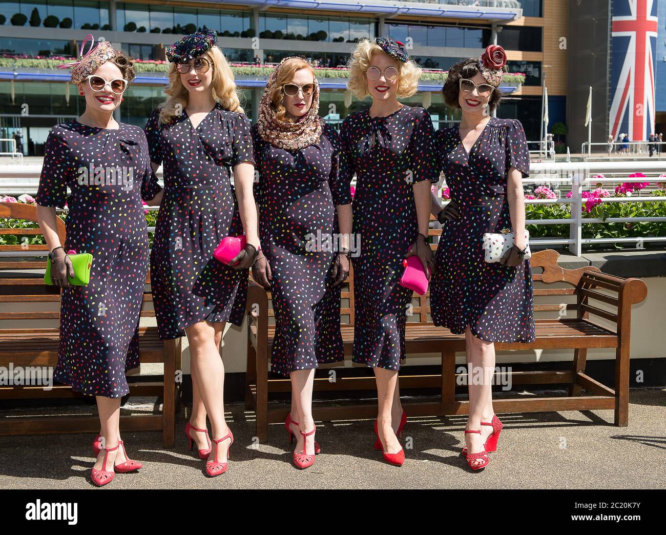 Girl at ascot hi-res stock photography and images - Alamy