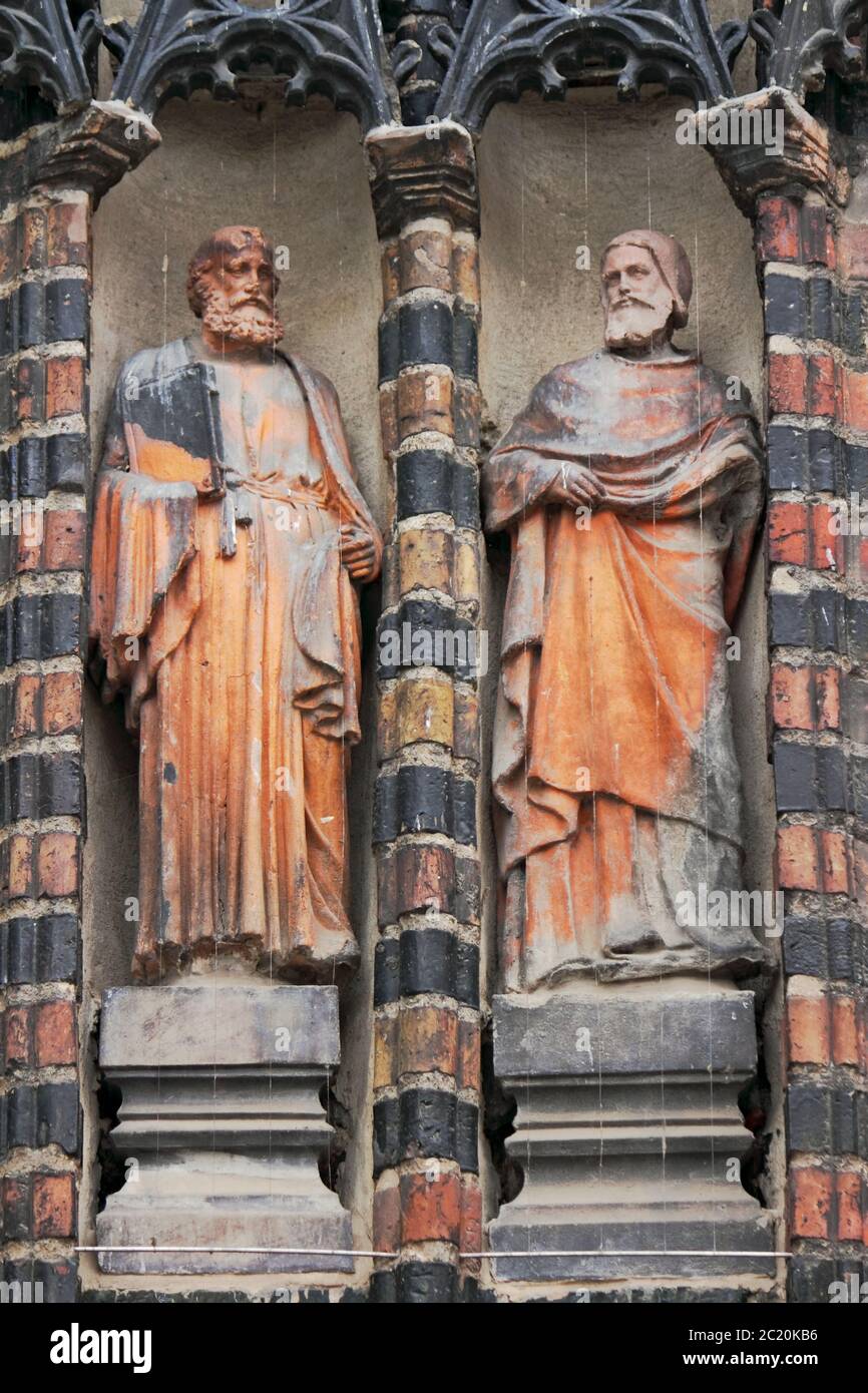 Church figures hi-res stock photography and images - Alamy