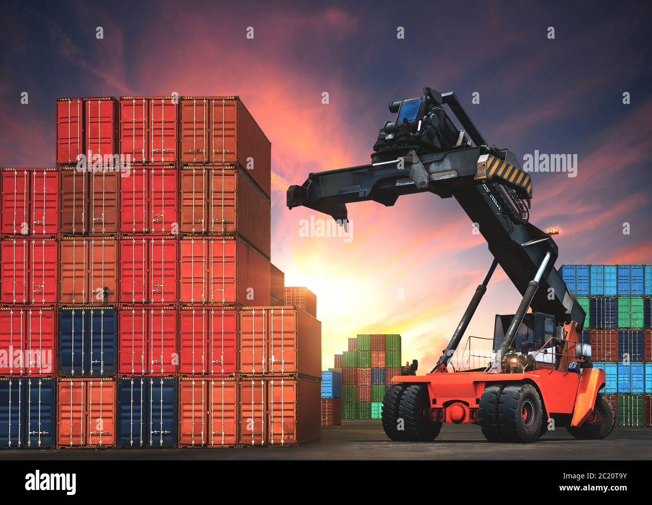 Forklift lifting box hi-res stock photography and images - Alamy