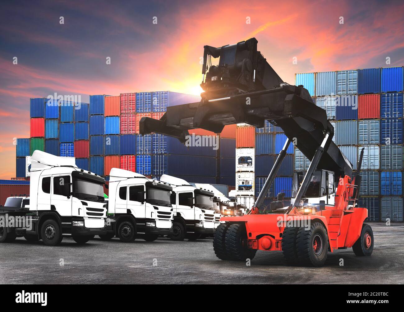 Forklift lifting box hi-res stock photography and images - Alamy