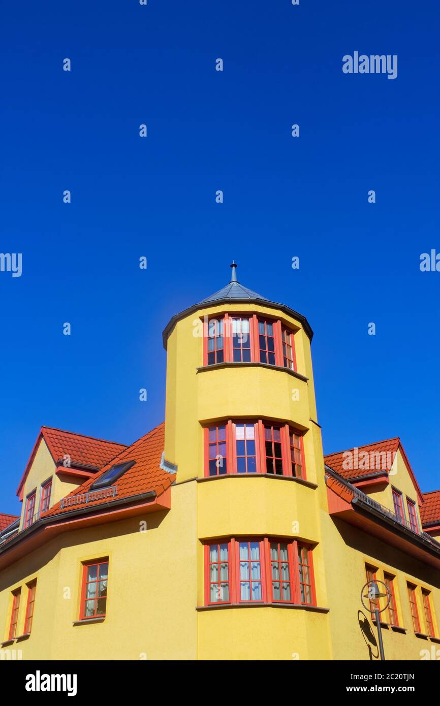 Yellow corner hi-res stock photography and images - Alamy