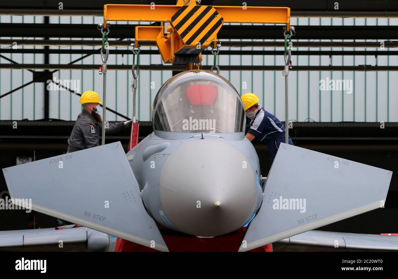 Lagerlechfeld, Germany. 16th June, 2020. Technicians of the German ...