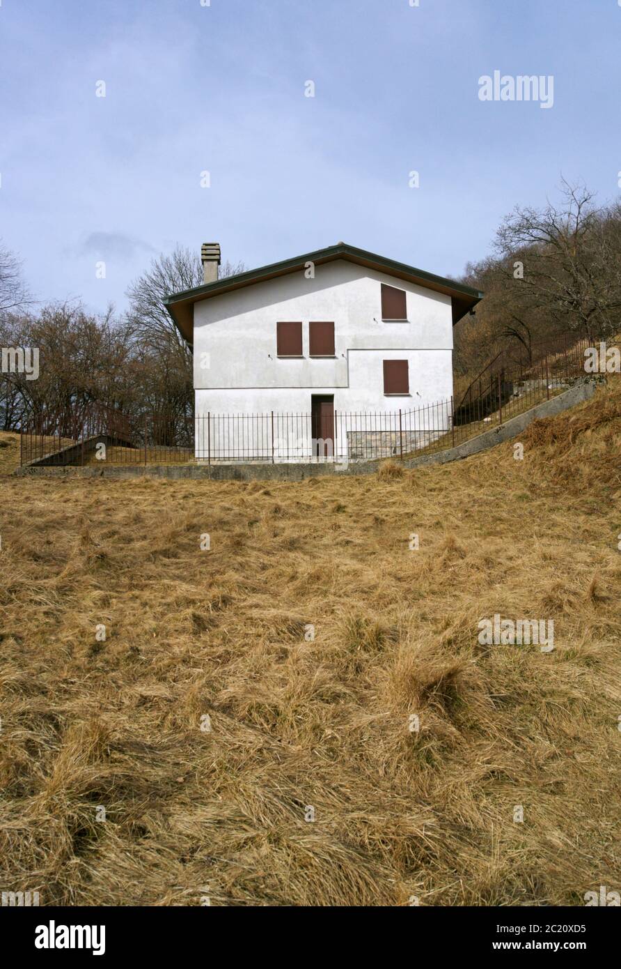 Isolated uninhabited house hi-res stock photography and images - Alamy