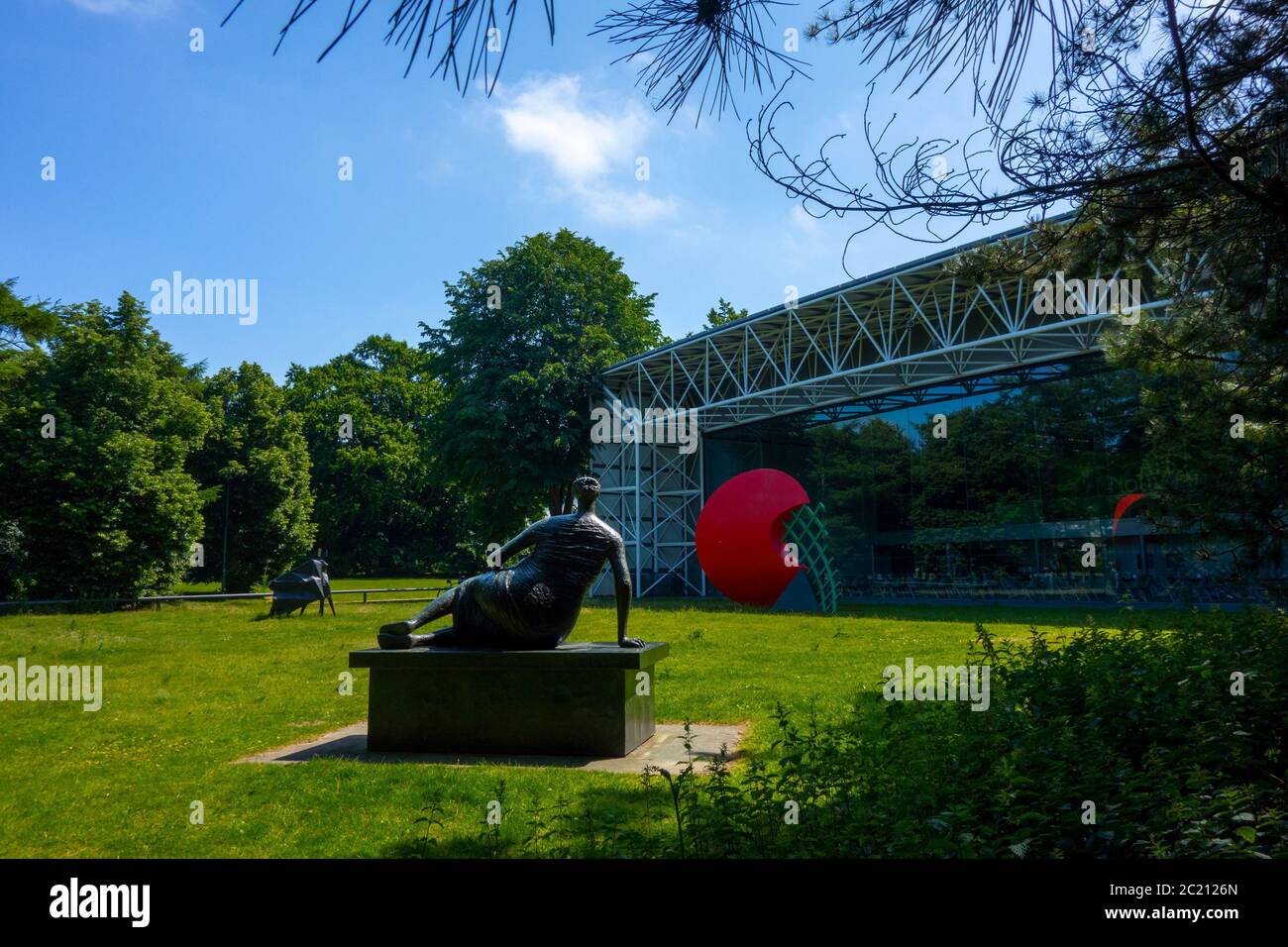 Sculpture park UEA HENRY MOORE Draped Reclining Woman, 1957–58 Stock ...