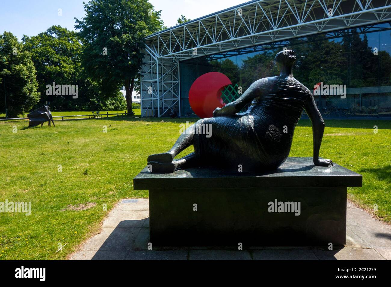 Draped reclining woman hi-res stock photography and images - Alamy