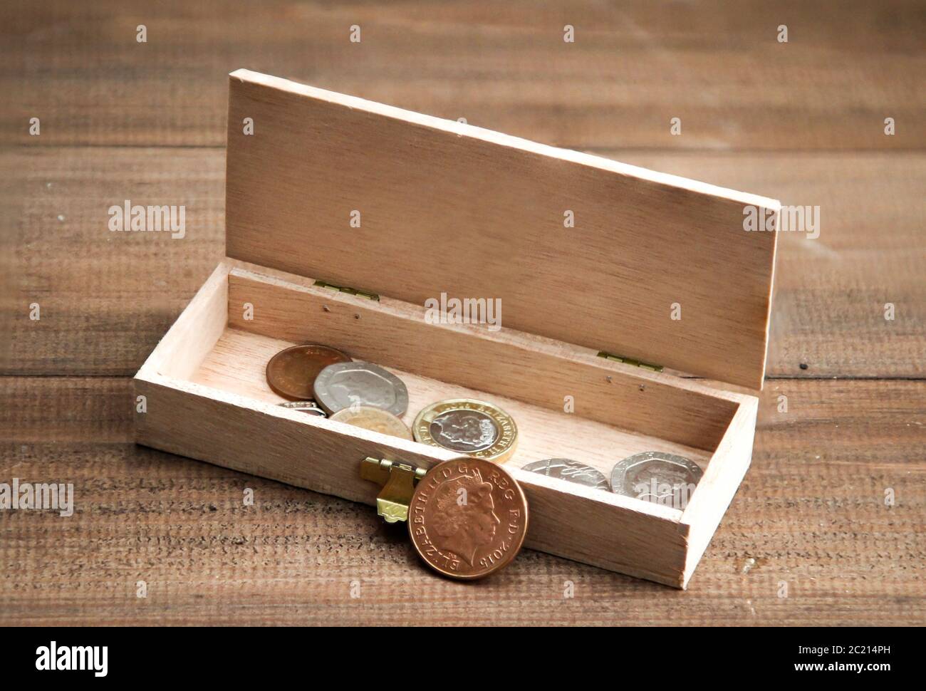 Money and coins hi-res stock photography and images - Alamy