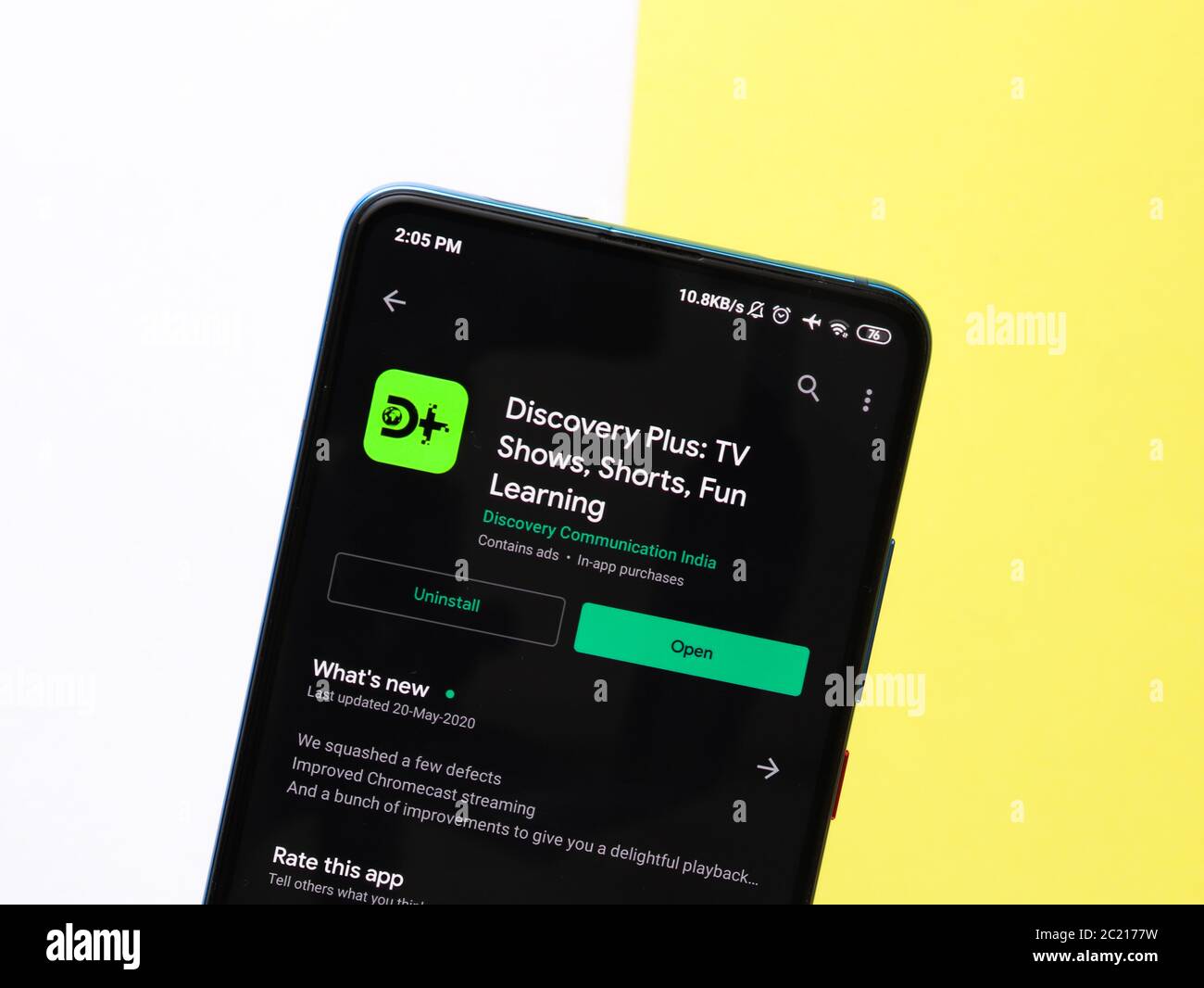 Sports crowd mobile phone hi-res stock photography and images - Alamy