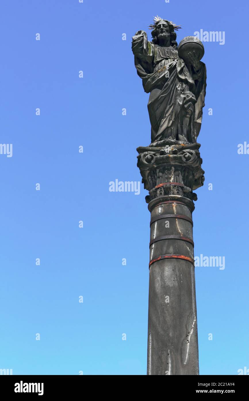 Column figure hi-res stock photography and images - Alamy