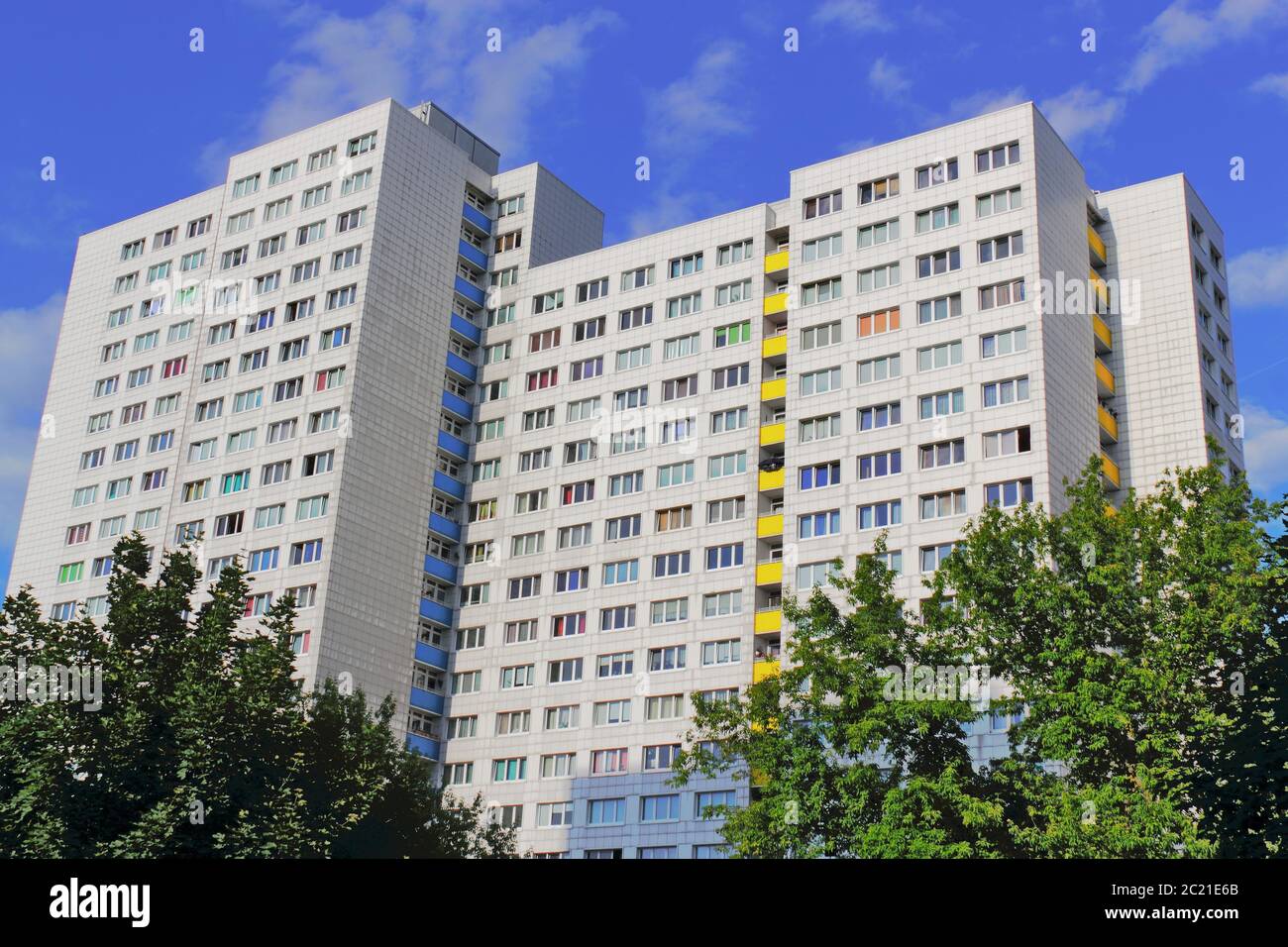 High rise complex hi-res stock photography and images - Alamy