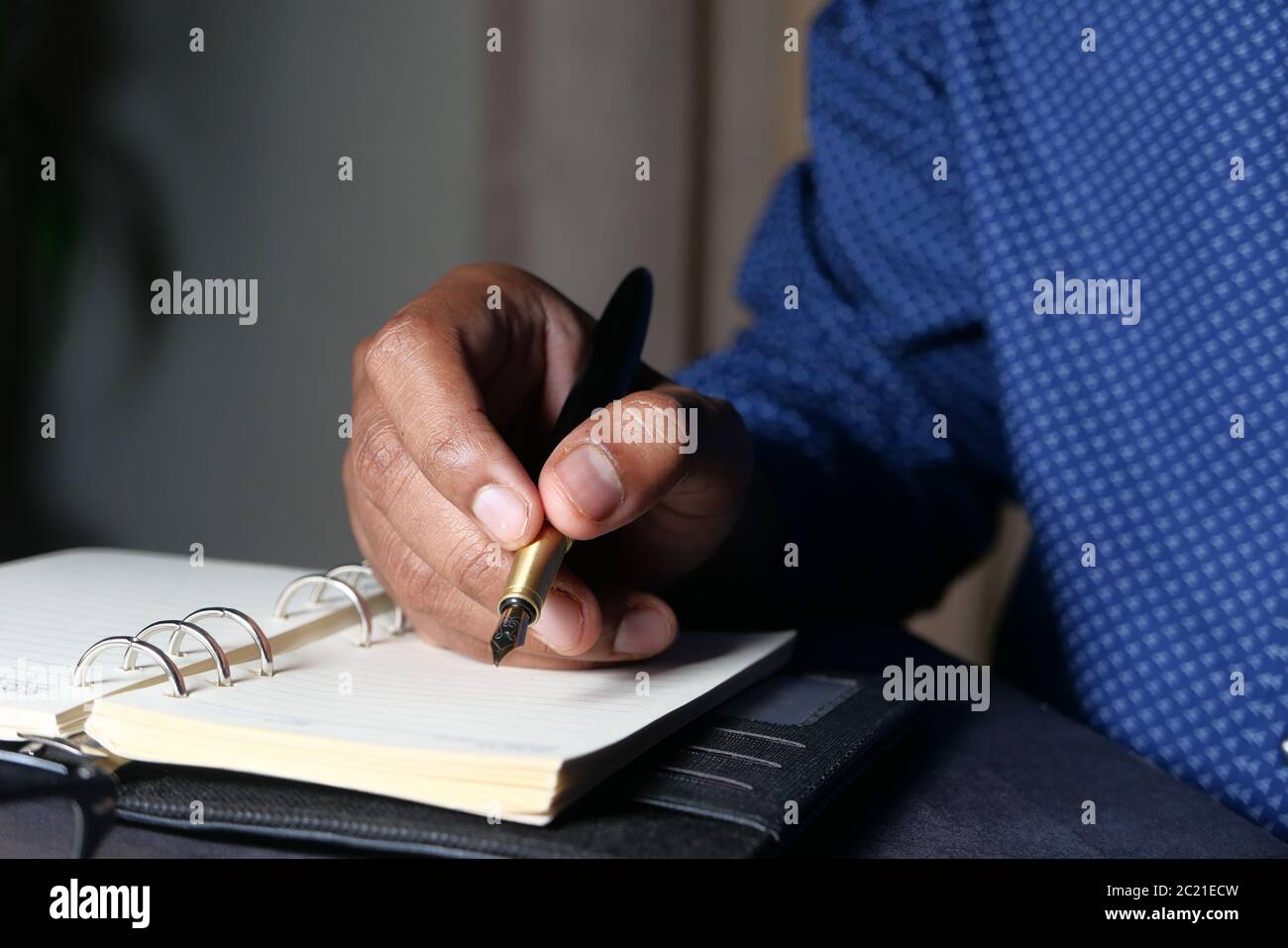 Hand writing list to do memo pad hi-res stock photography and images ...