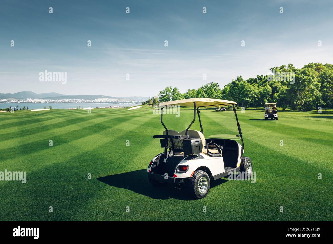 Golf course panoramic flag hi-res stock photography and images - Alamy