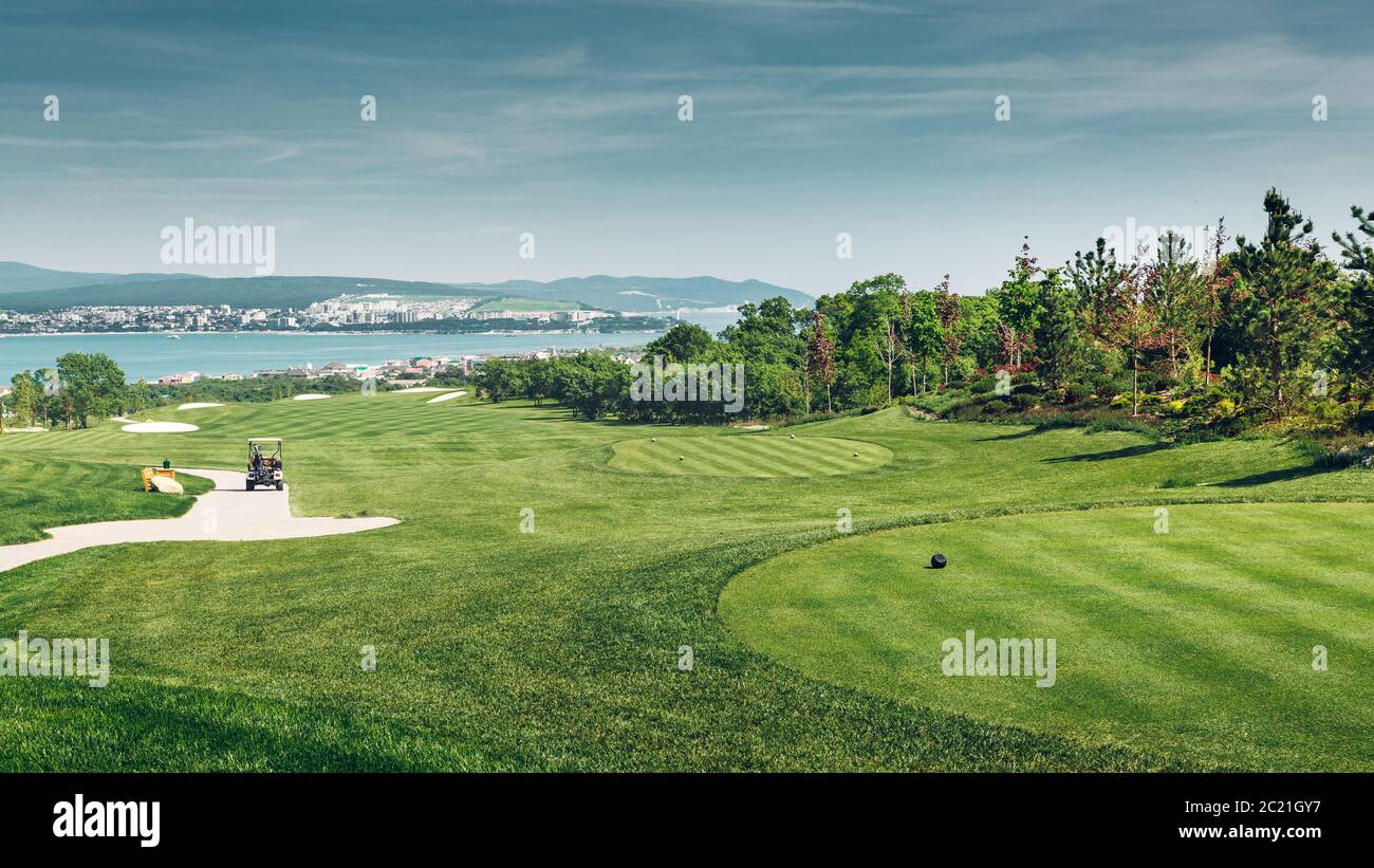 Golf course panoramic flag hi-res stock photography and images - Alamy