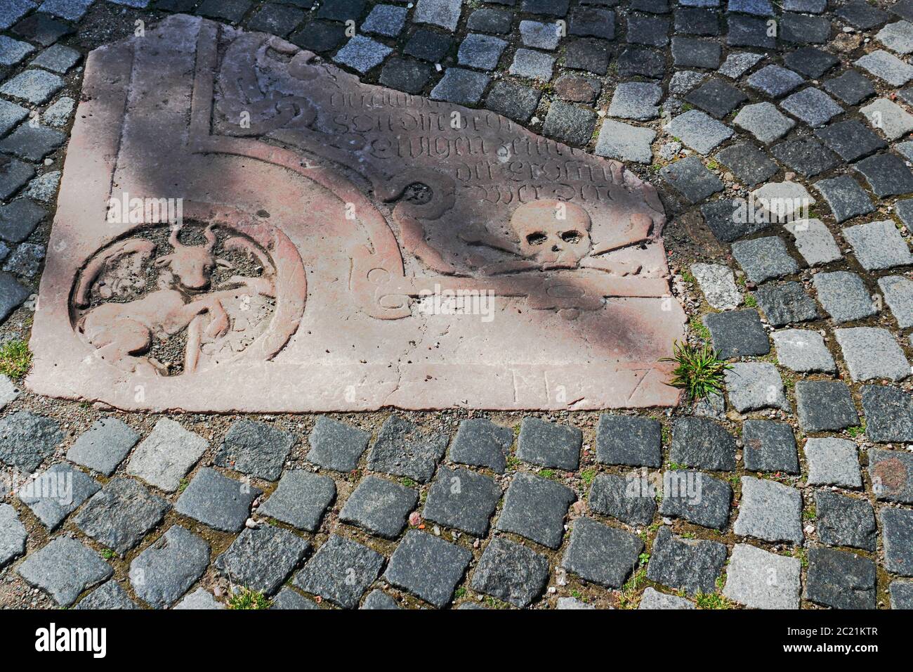 Cobblestone pavement with skull Stock Photo - Alamy