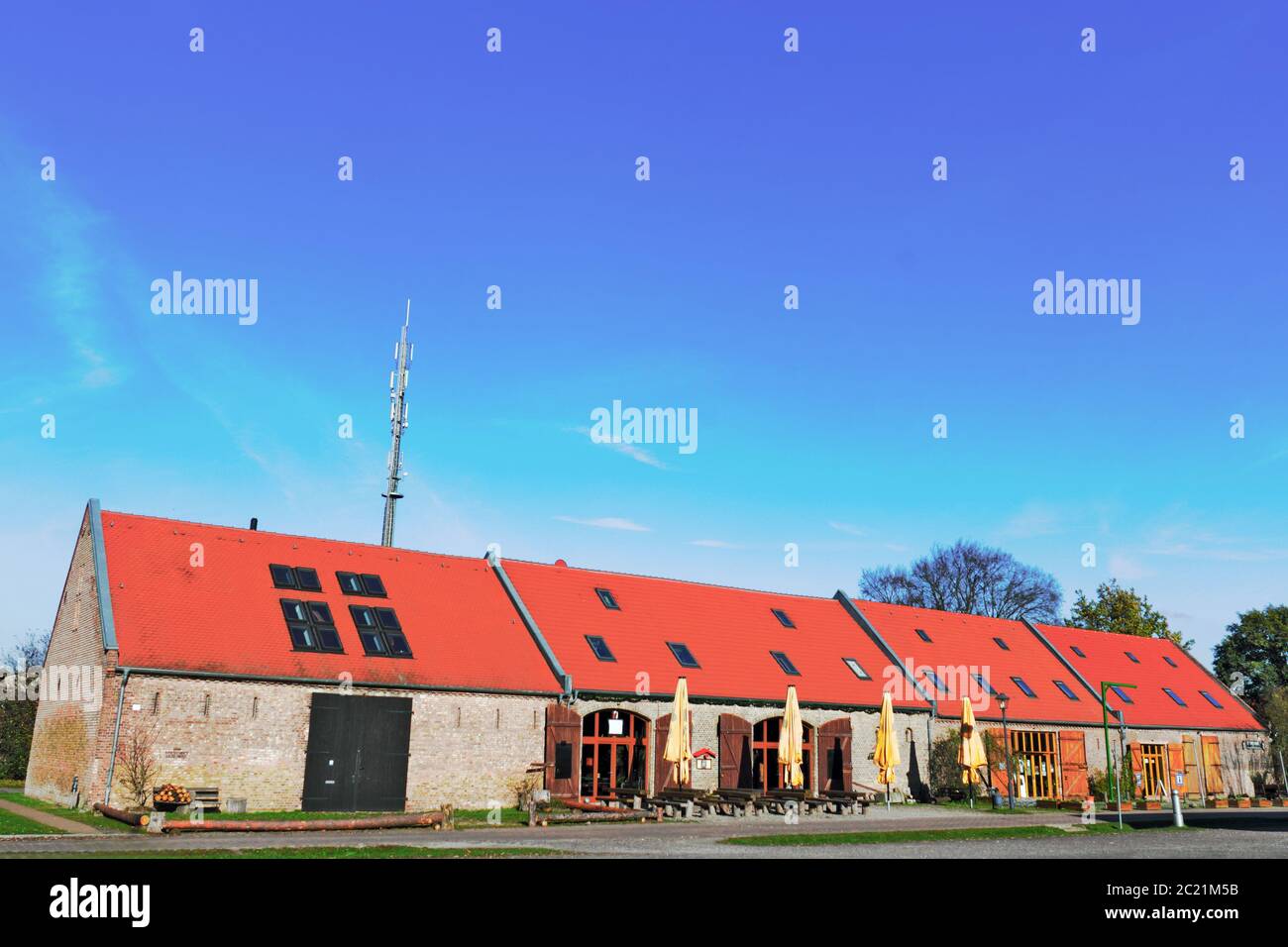 Barnyard hi-res stock photography and images - Alamy