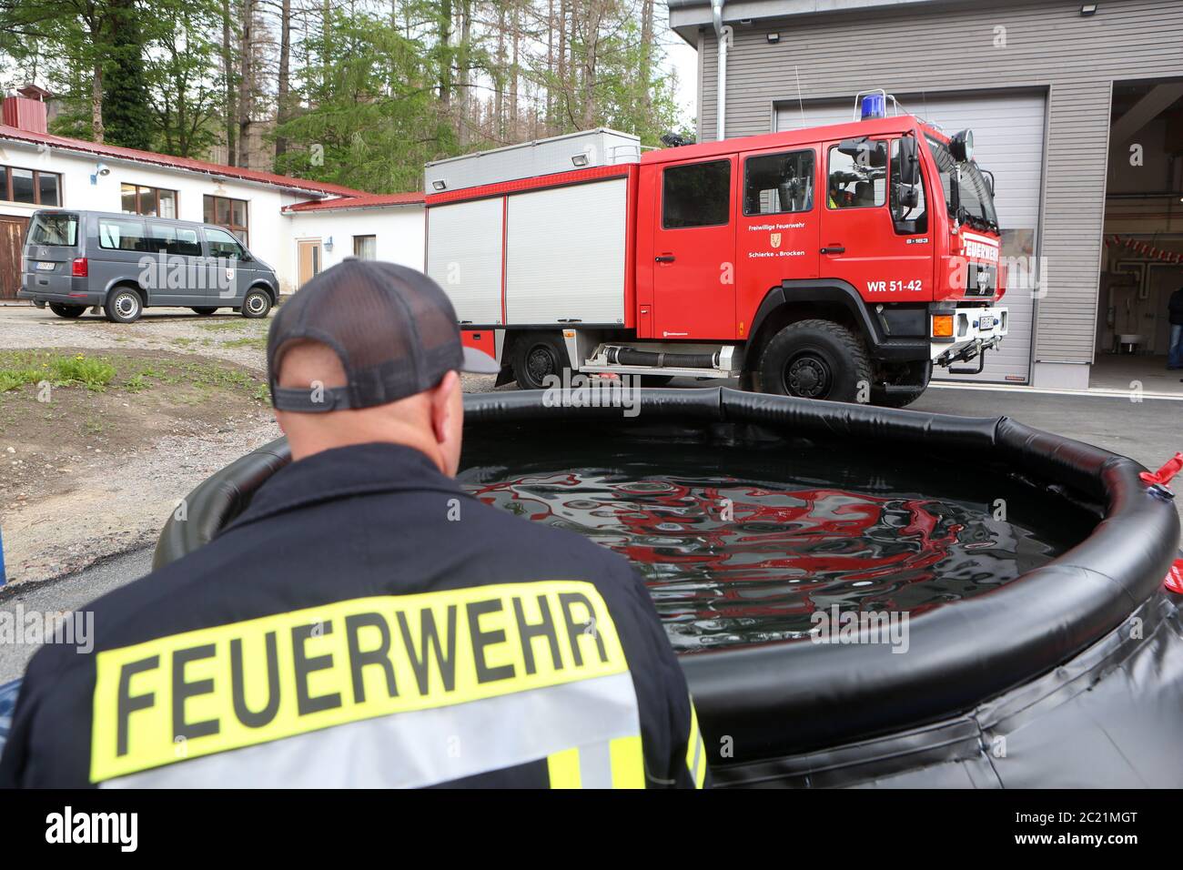 Collapsible tank hi-res stock photography and images - Alamy