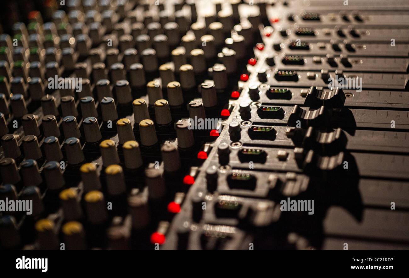 Multichannel icon hi-res stock photography and images - Alamy