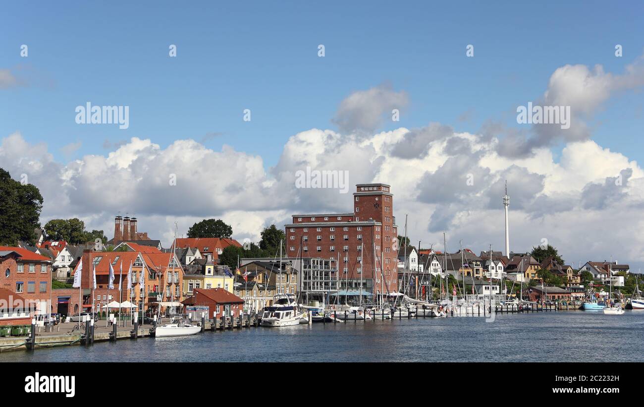 Waterside panorama of Kappeln with Pierspeicher hotel an harbour Stock ...