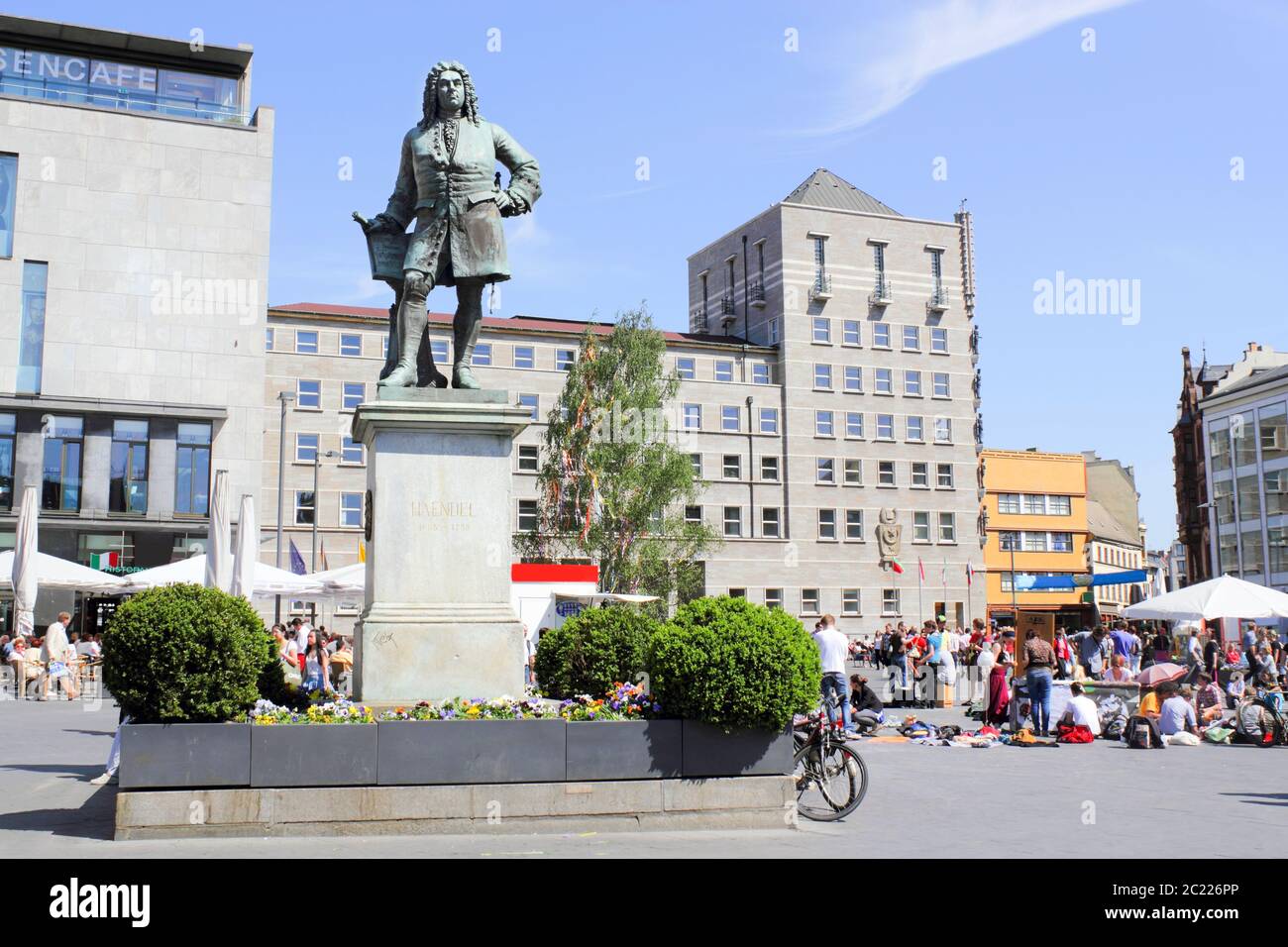 Handel Monument and Town Hall Stock Photo - Alamy