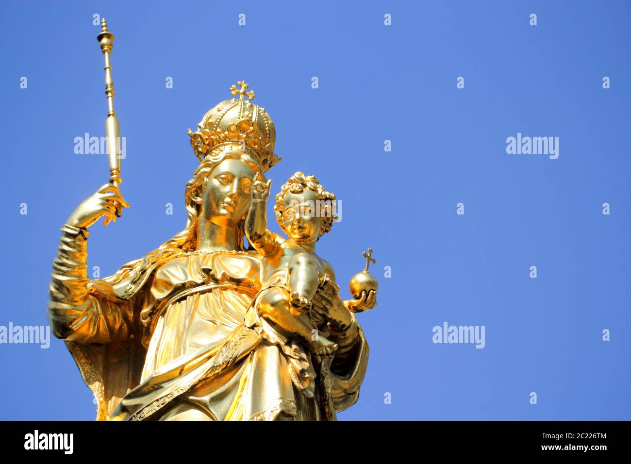 Statue of blessed mother hi-res stock photography and images - Alamy