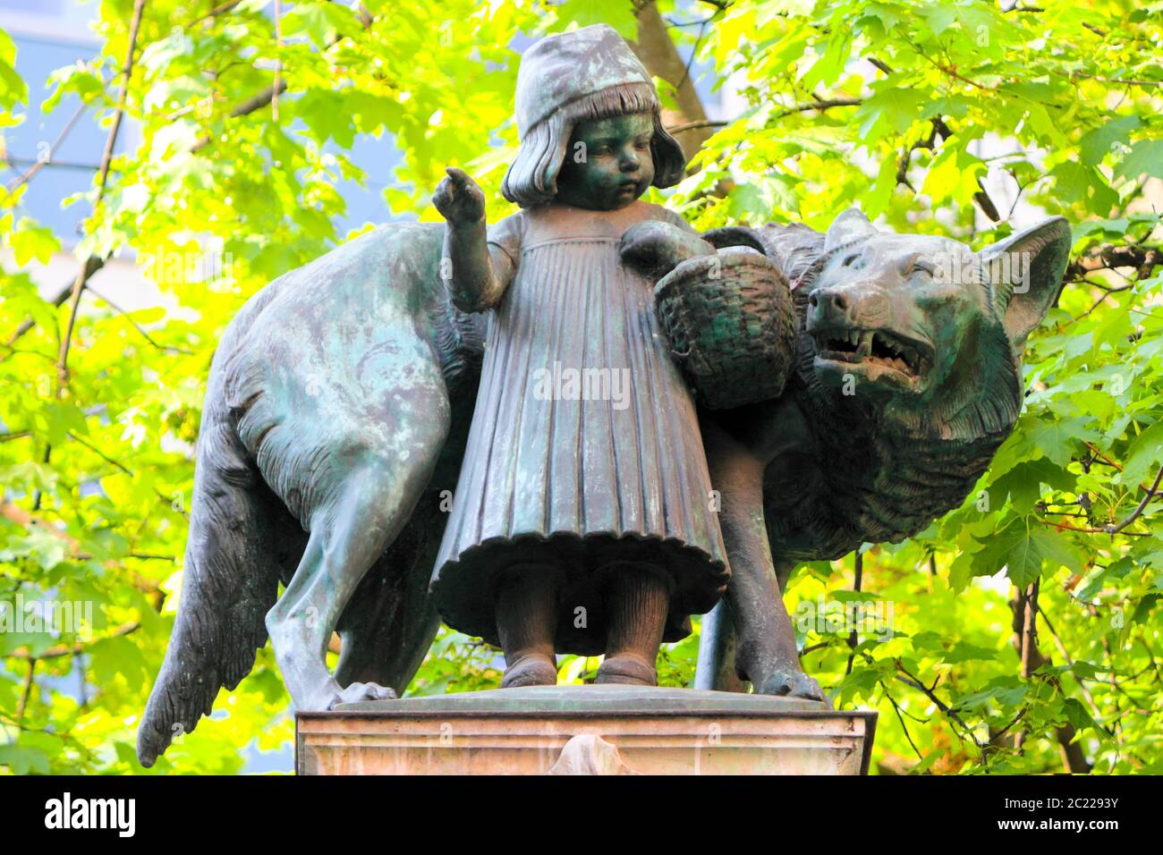 Little red riding hood hi-res stock photography and images - Alamy