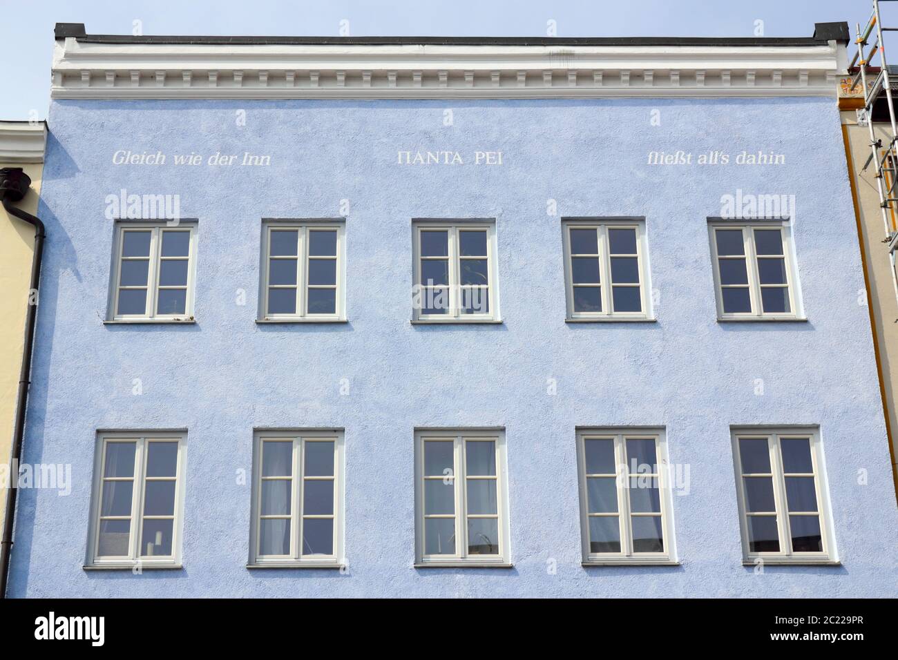 Inn facade hi-res stock photography and images - Alamy