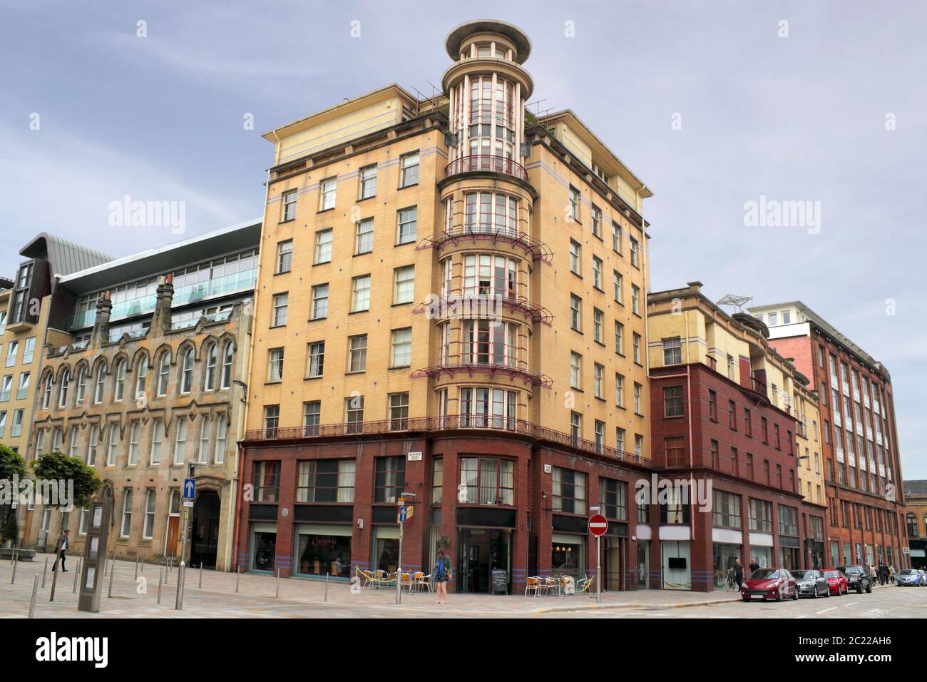Row of houses glasgow hi-res stock photography and images - Alamy