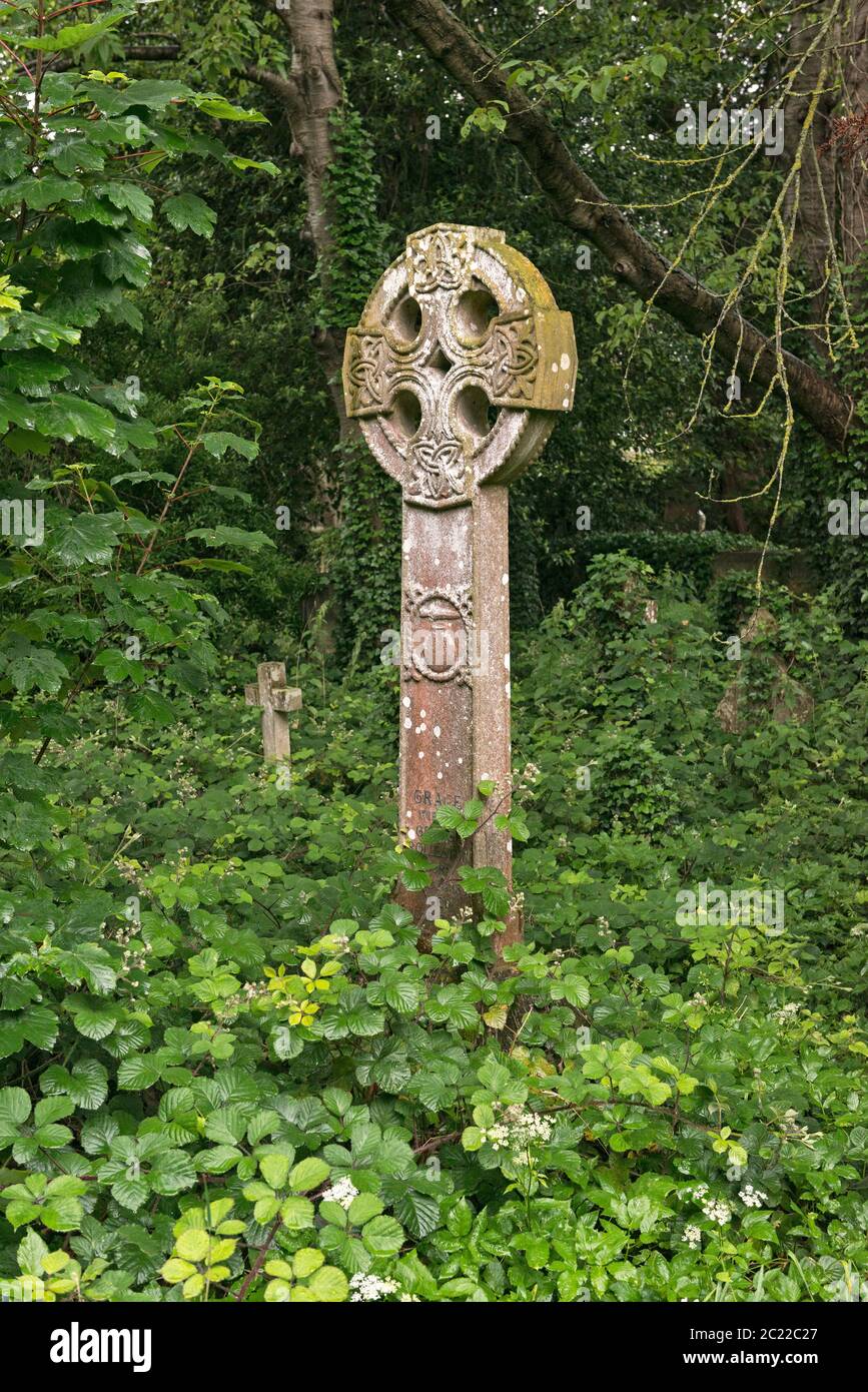 Holywell Cemetery, Oxford, UK. Closed to new burials for many years, it ...