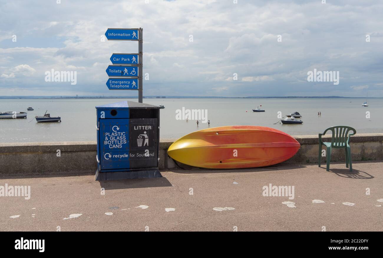 Beach litter sign hi-res stock photography and images - Alamy