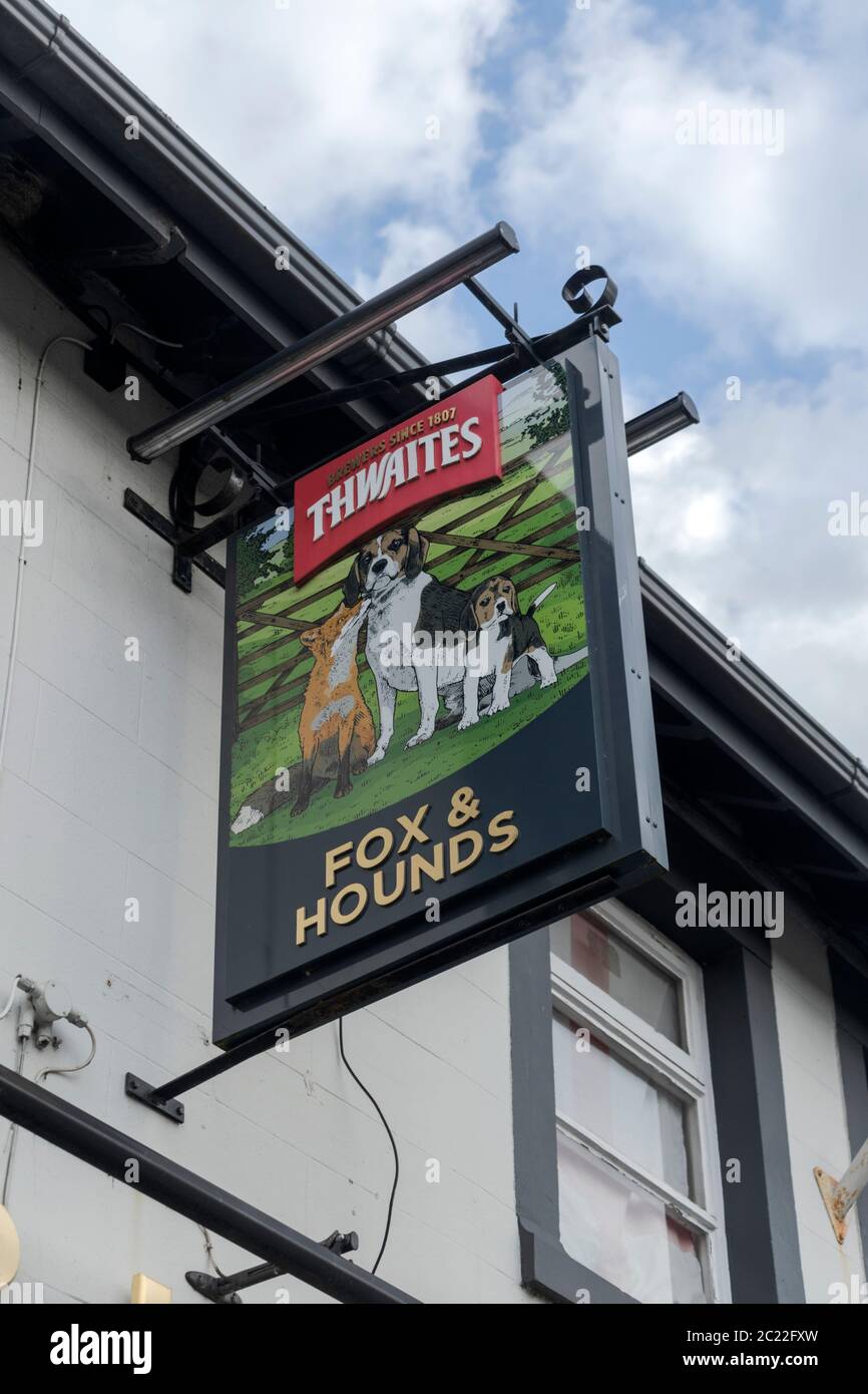 Fox hounds pub sign hi-res stock photography and images - Alamy