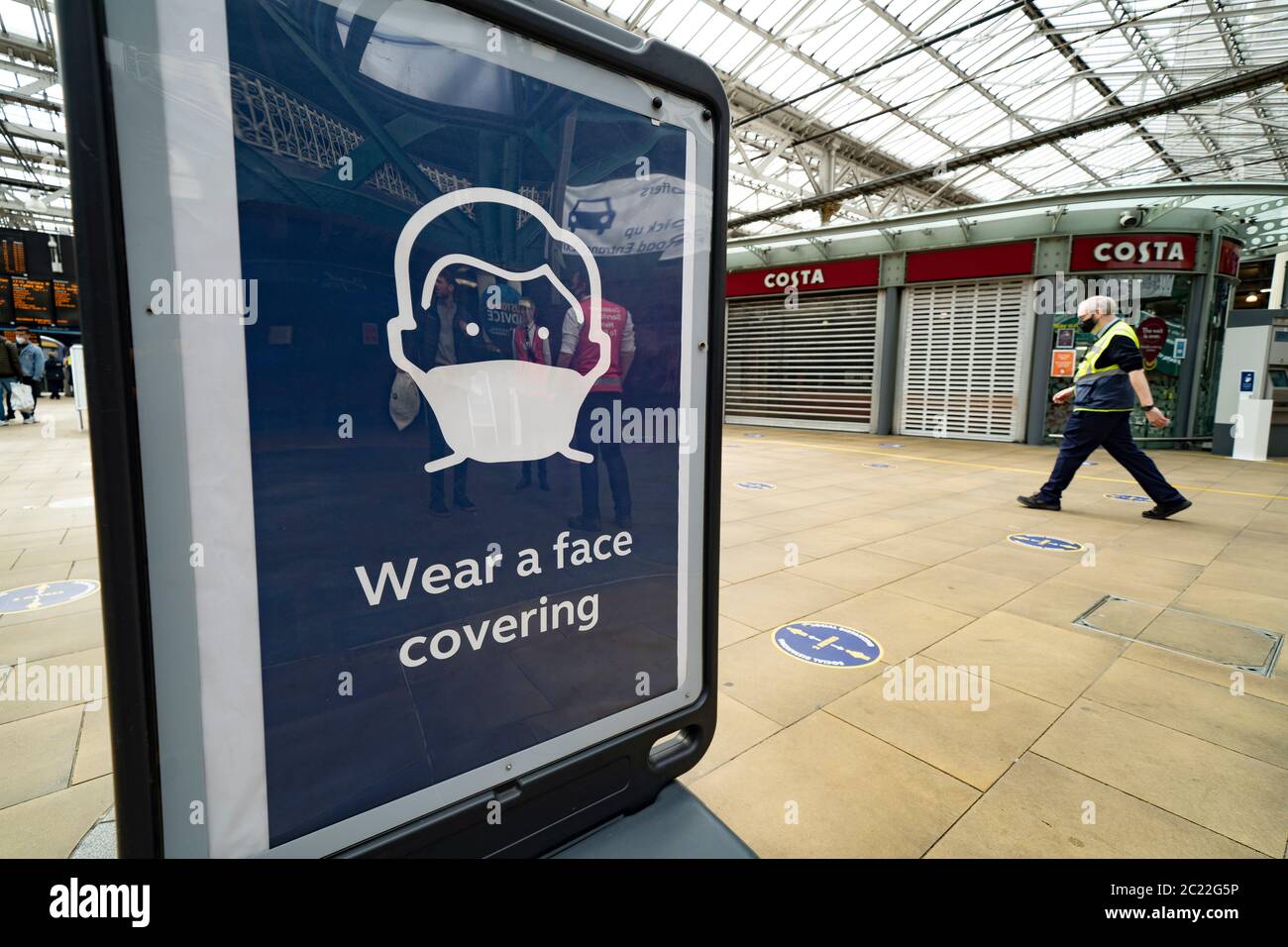 Station closed sign hi-res stock photography and images - Alamy