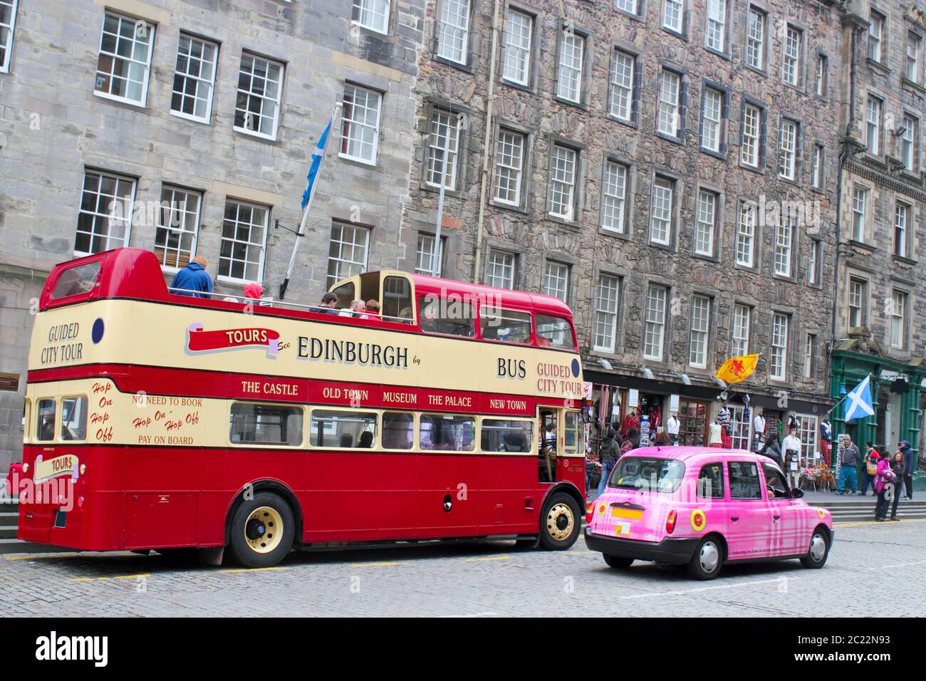 Edinburgh city life hi-res stock photography and images - Alamy
